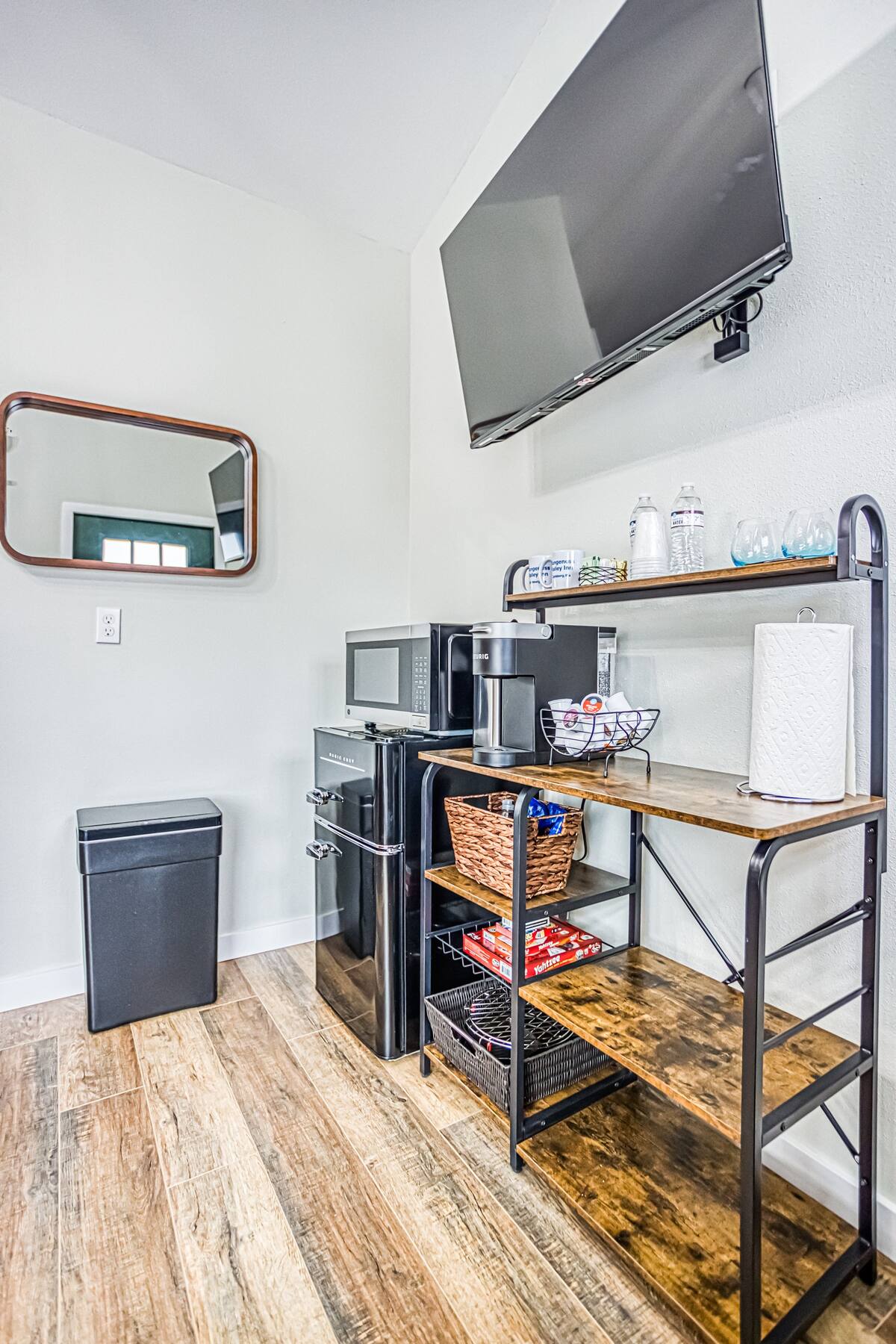 Dungeness Lighthouse Room | Dungeness Valley Inn - Dungeness Valley Inn