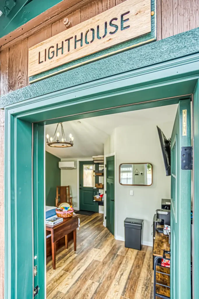 Dungeness Lighthouse Room | Dungeness Valley Inn - Dungeness Valley Inn