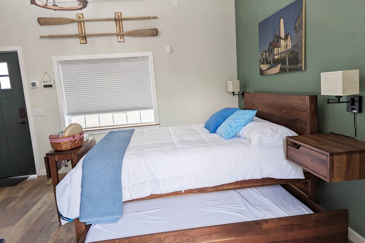 Dungeness Lighthouse Room | Dungeness Valley Inn - Dungeness Valley Inn